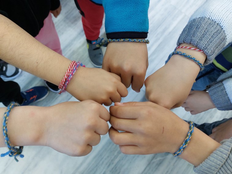 Φτιάξαμε βραχιολάκια με την τεχνική Kumihimo - Love Teaching