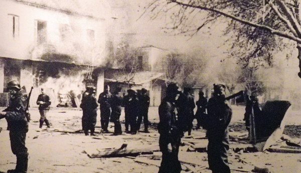 14 Δεκεμβρίου 1943: Καταστροφή της Ιεράς Μονής Αγίας Λαύρας από τους ...